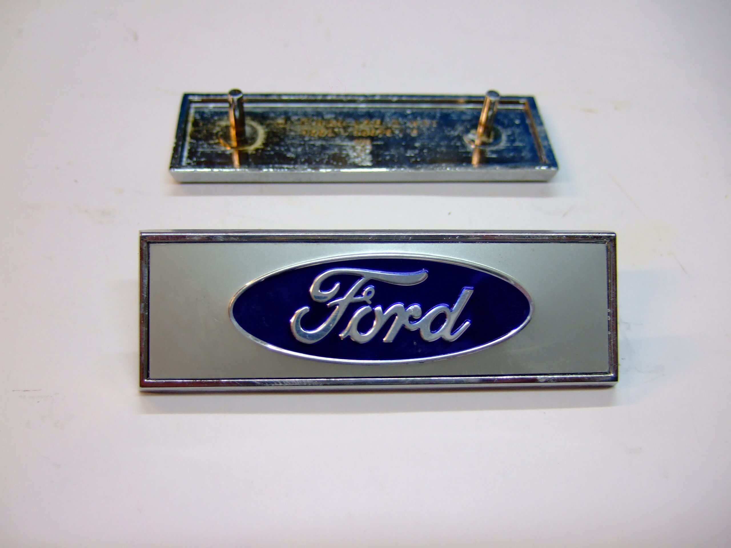 Ford front wing badge - Ford Classic and Capri Owners Club (1961-64)